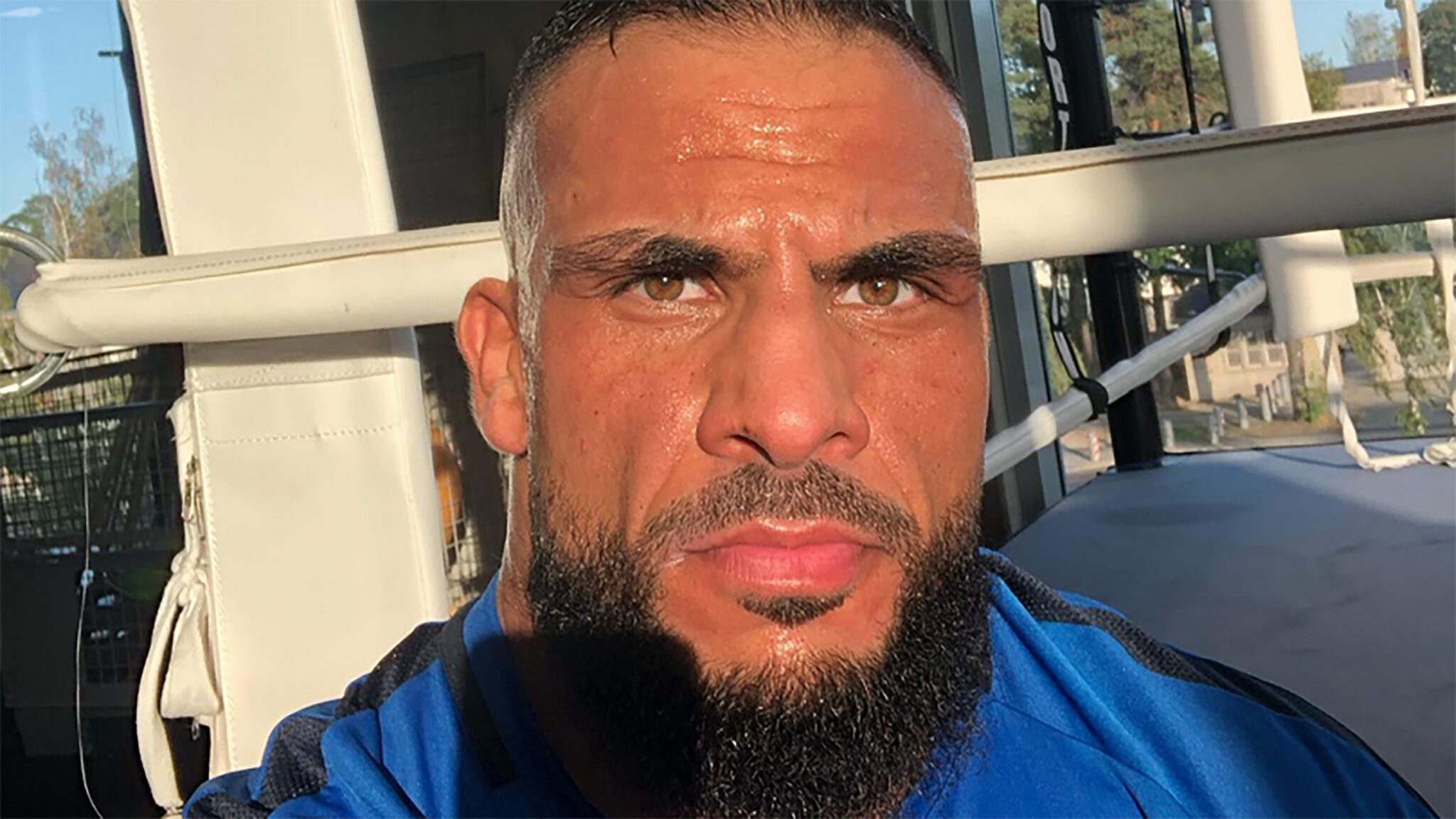 Poznati bokser usred noći upucan u vrat: Sumnja se da je u pitanju mafijaški obračun