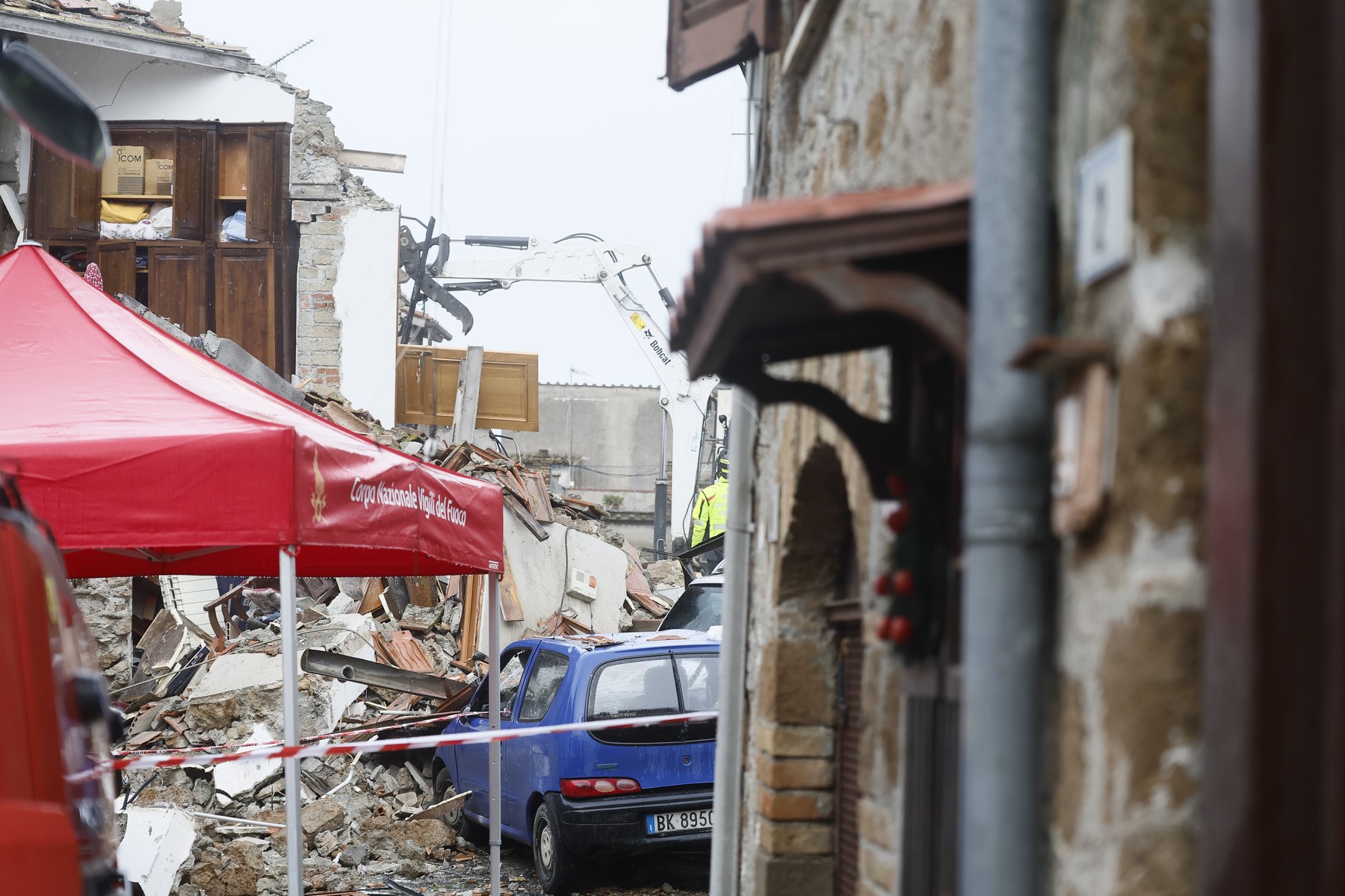 Stravična eksplozija u Rimu: Urušila se stambena zgrada, iz ruševina ...