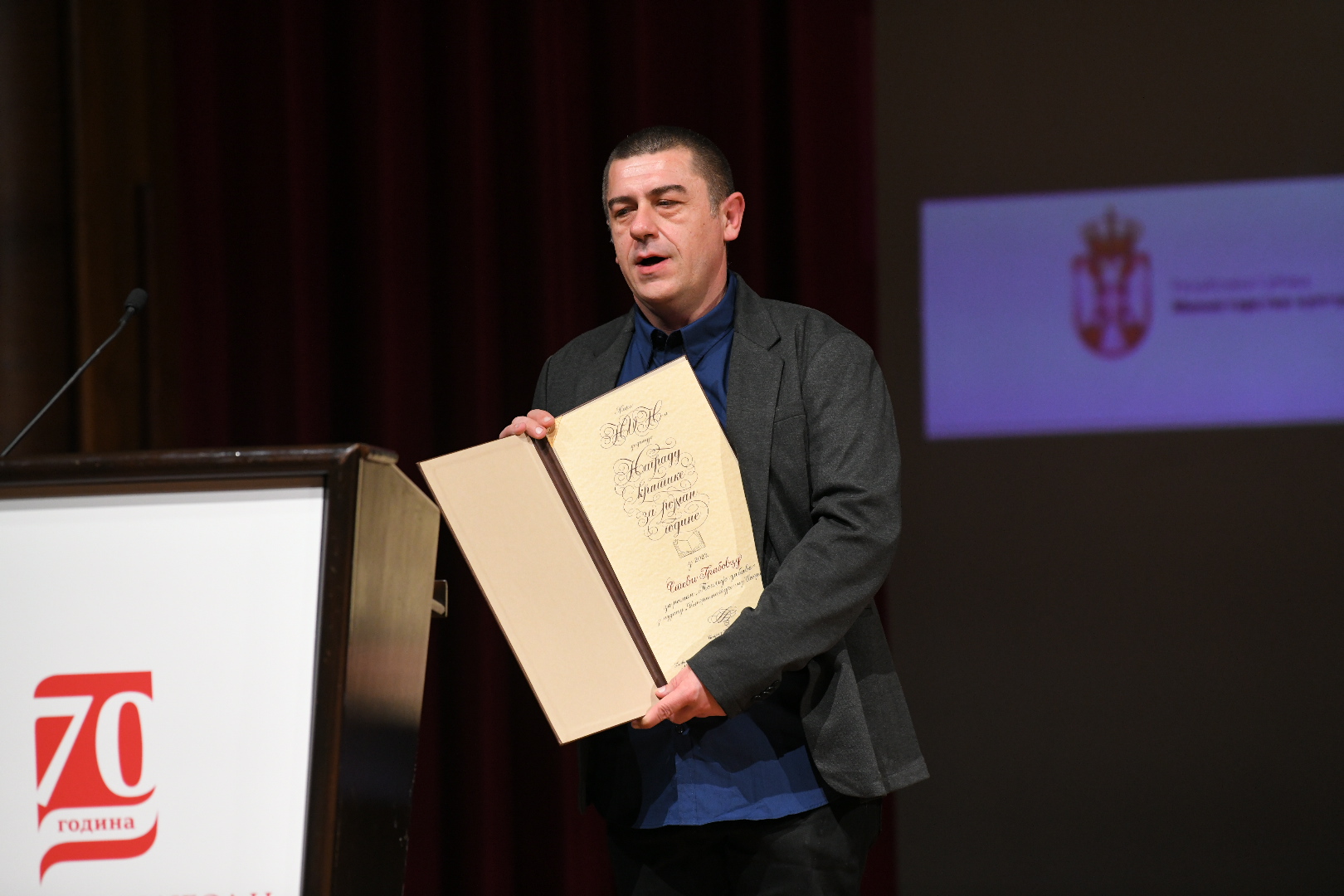 "Priznanje posvećujem uspomeni na roditelje": Stevu Grabovcu uručena ...