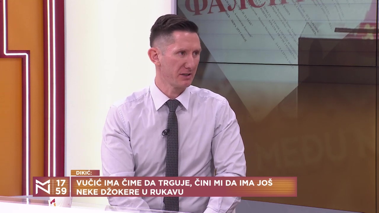 Dikić: U Skupštini se sve više razgovara transparentima, a ne argumentima