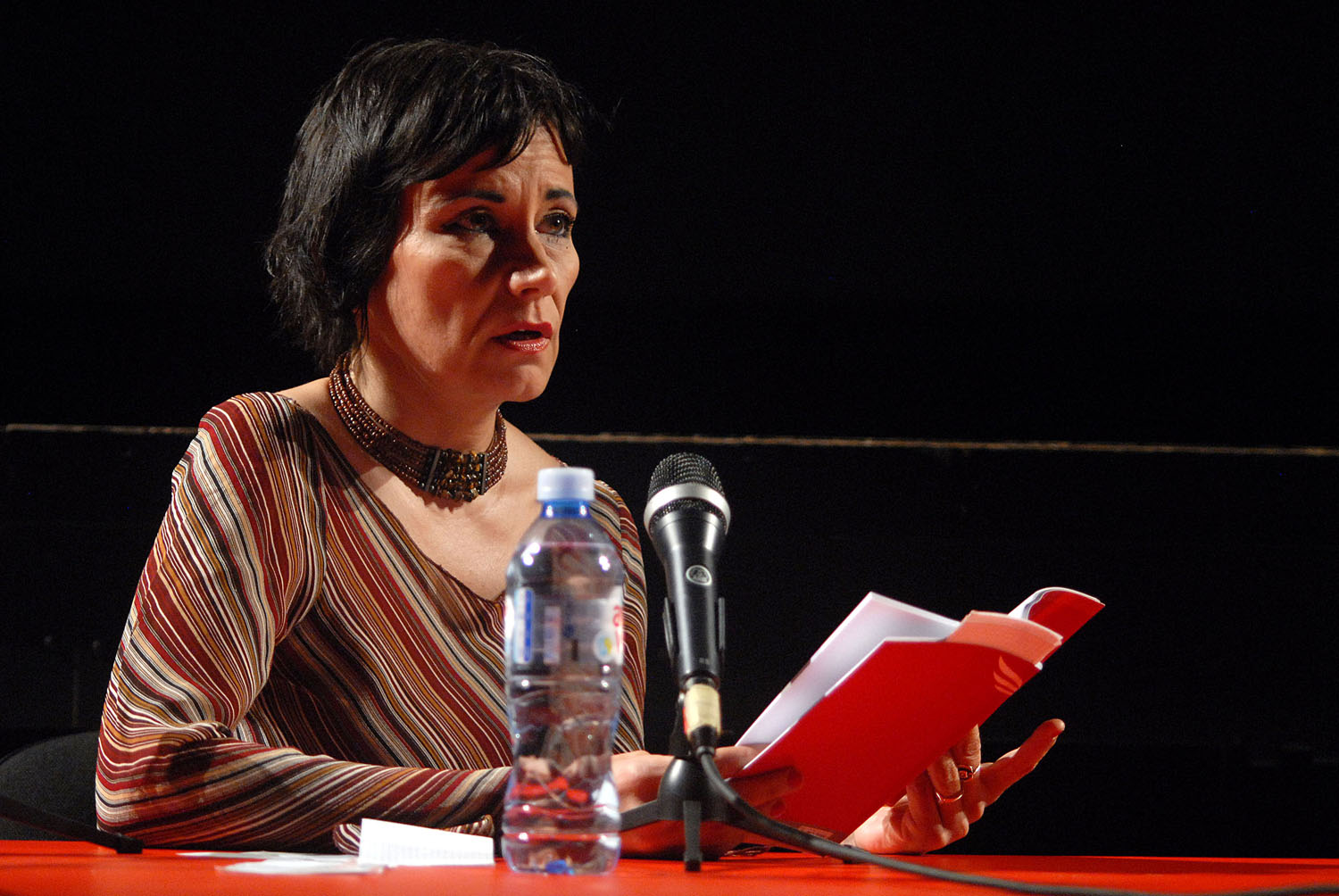 Opažanje punoće sveta: Pesme i crteži Ane Ristović u knjizi "Tu"
