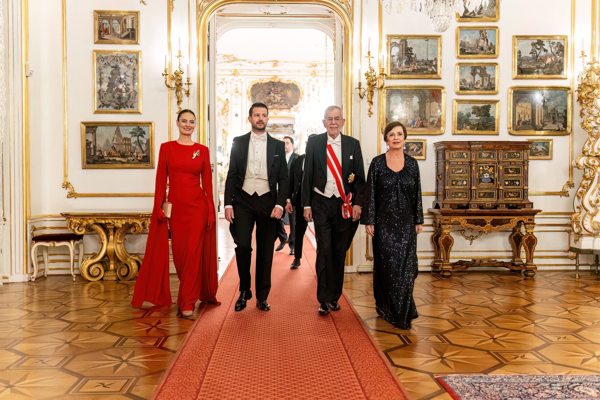 Predsednik Crne Gore se pojavio na prijemu u Beču i sve oči su bile uprte u njegovu suprugu ...
