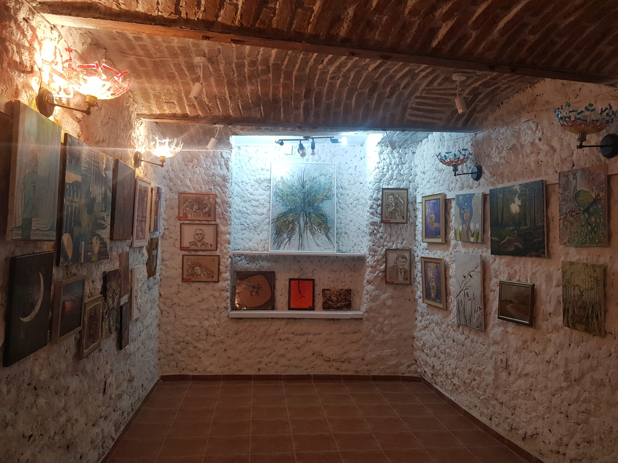 Sto umetnika za „decu leptire“: Humanitarna izložba u galeriji "Green door"