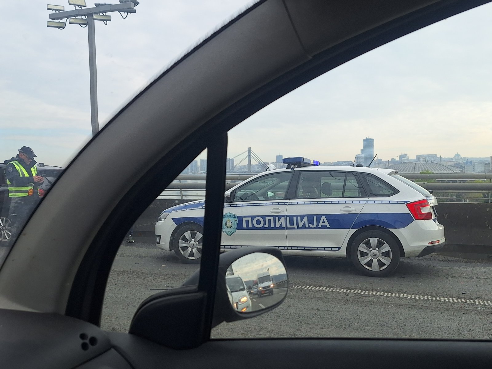 FOTO Lančani sudar na Mostu na Adi u Beogradu: Učestvovala tri vozila, saobraćaj usporen