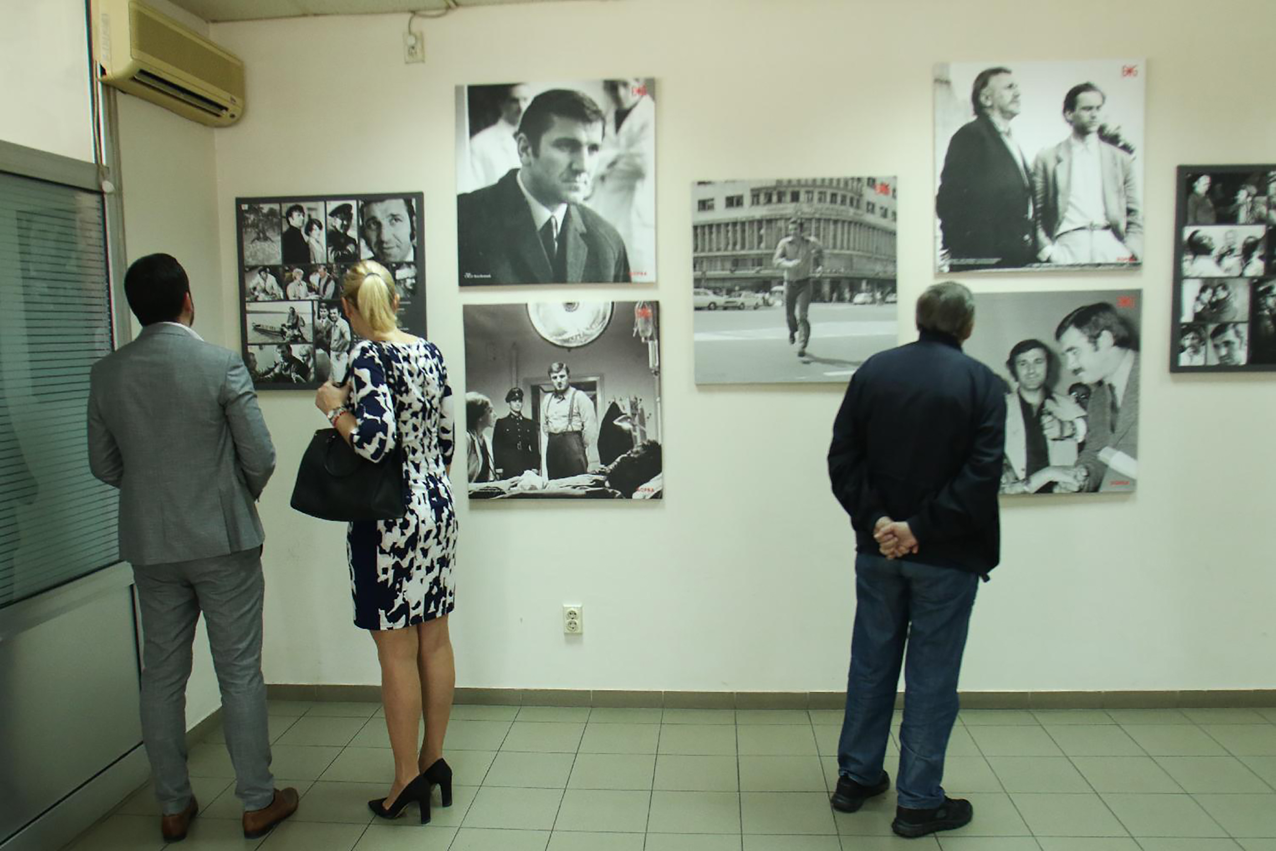 "Bata Živojinović u 90 slika": Retke glumčeve fotografije iz arhive ...