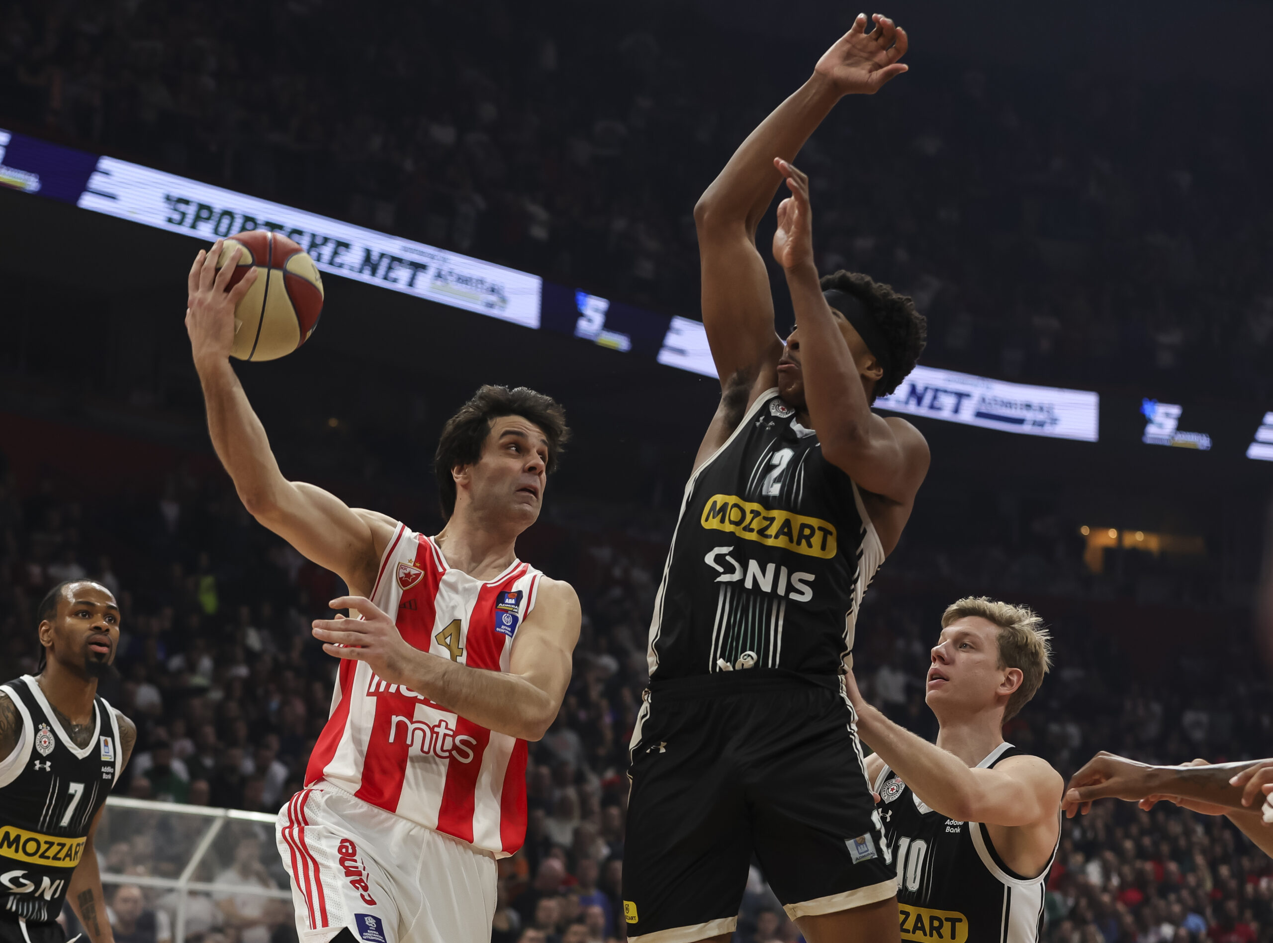 ABA saopštila najbolji tim sezone: Dvojica iz Zvezde, jedan iz Partizana