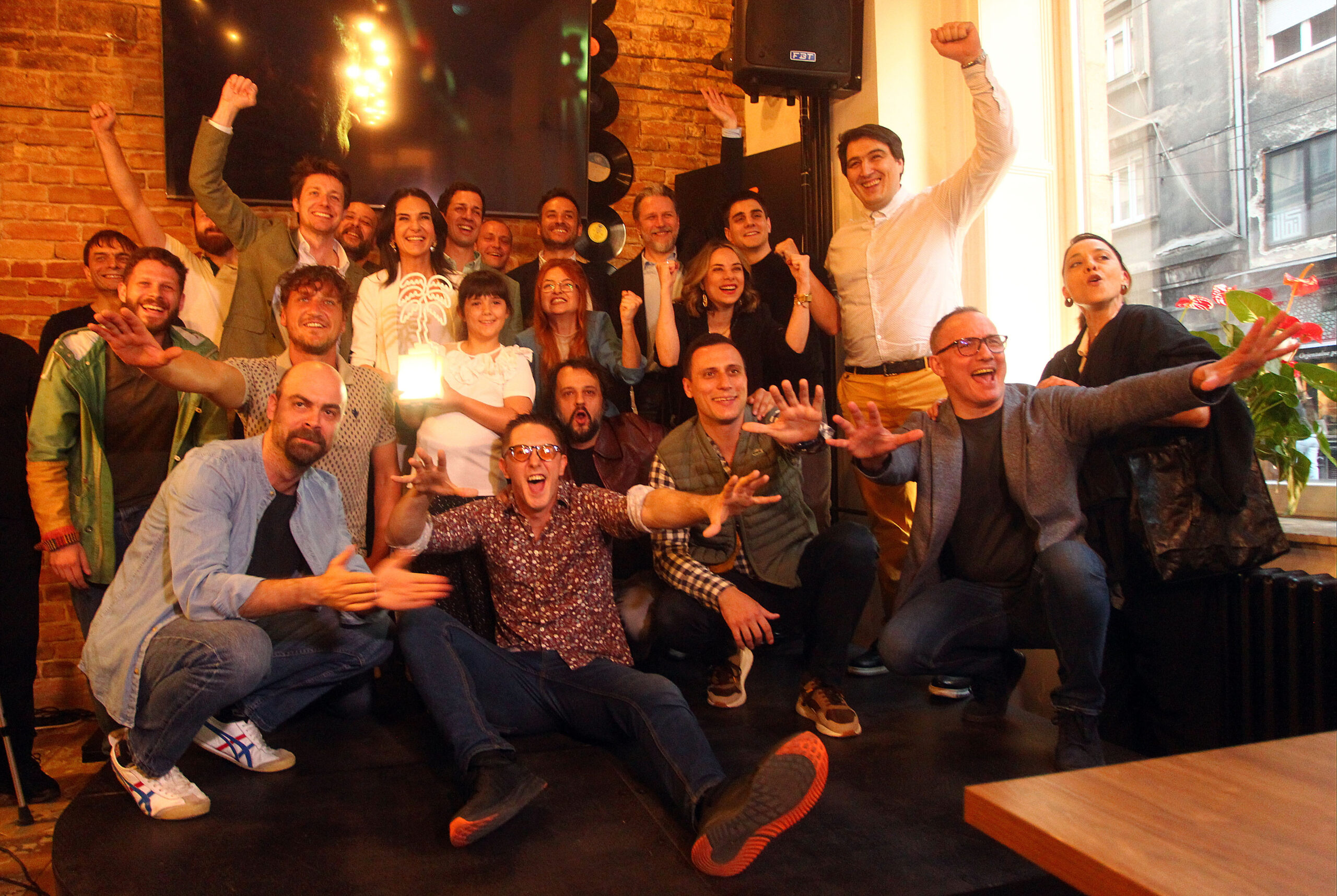 Ekipa serije "Sablja" donela prestižnu nagradu i brojne utiske iz Kana ...