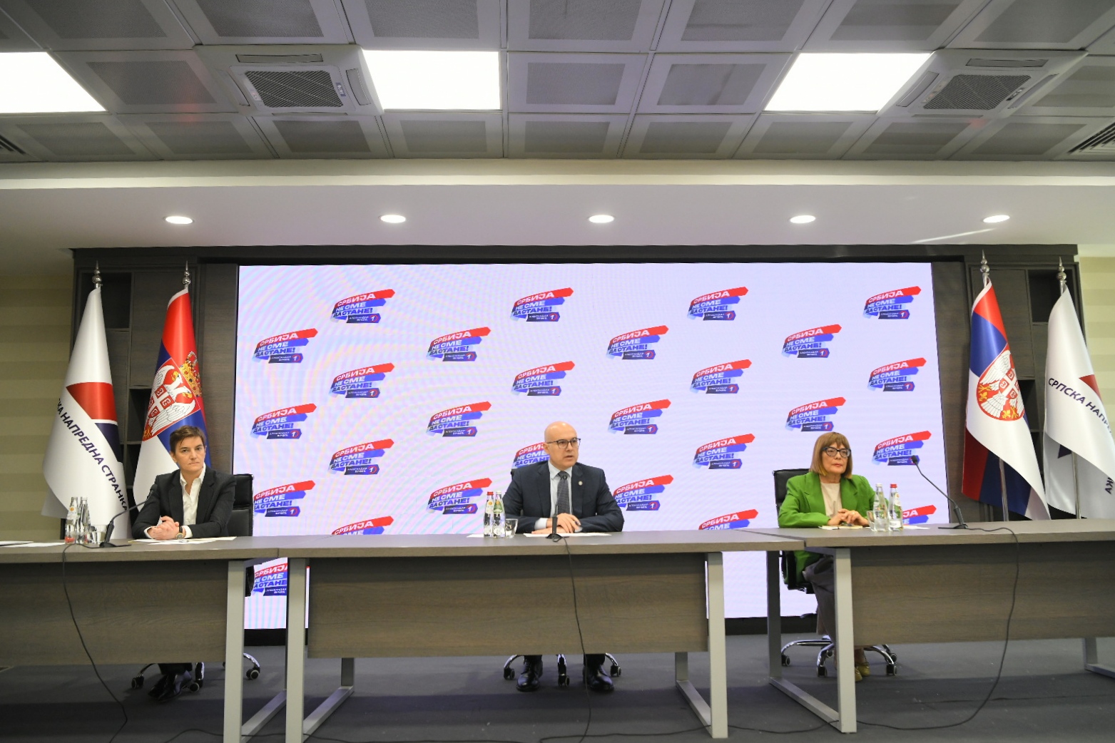"Predsednik Vlade radikal, ministar kulture radikal... Skok u ...