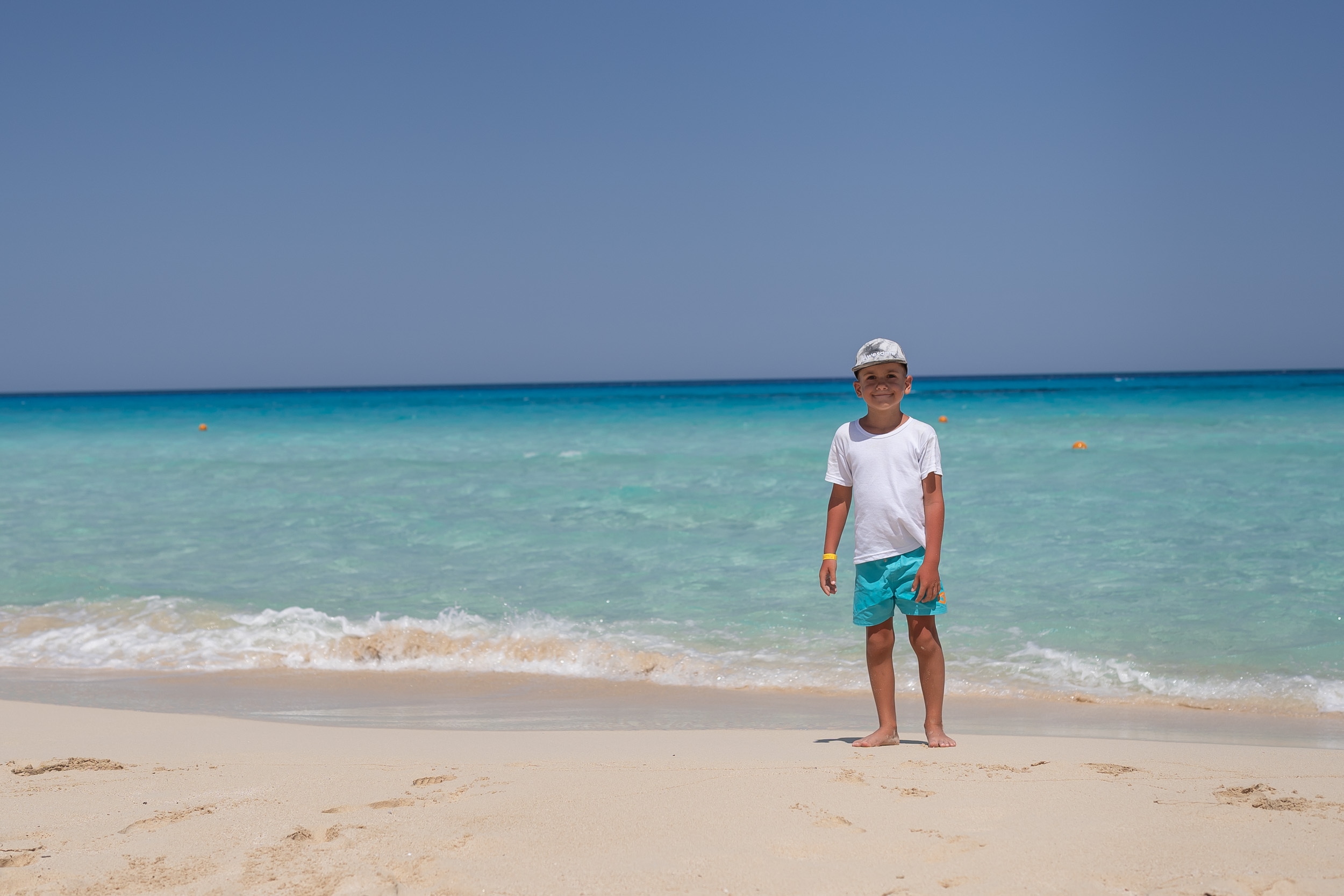 Divna peščana plaža, tirkizno more, pravi porodični odmor a deca do 14 ...
