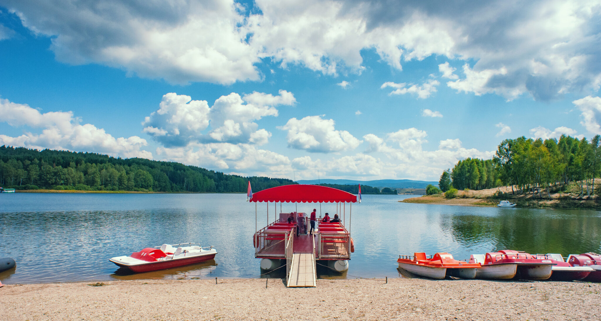 Ovo jezero je najveći biser juga Srbije, čuveno po čarobnim plutajućim ...