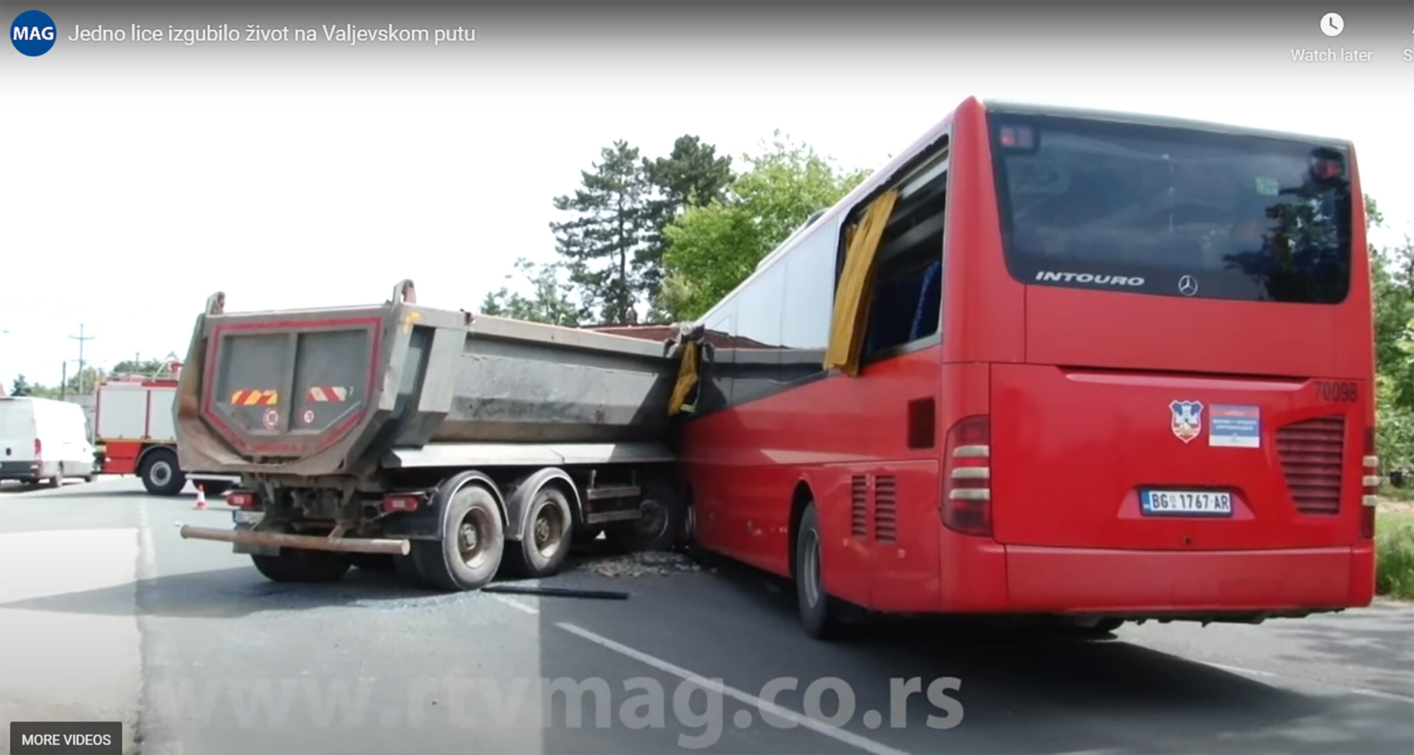 "Kamion presekao put iz nepoznatih razloga i zakucao se u vozačevu ...