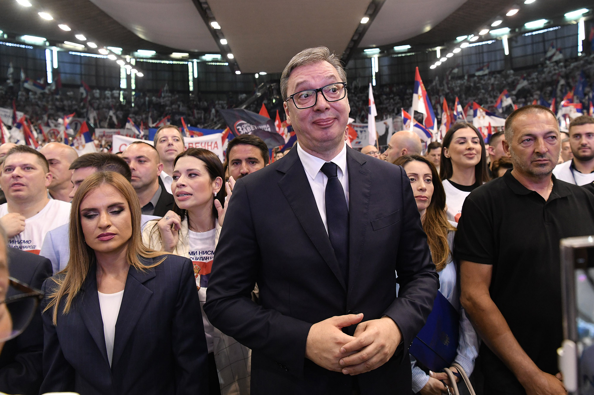 Putinov kobac u svom gnezdu korupcije: Džabe slikanje s Makronom i ...