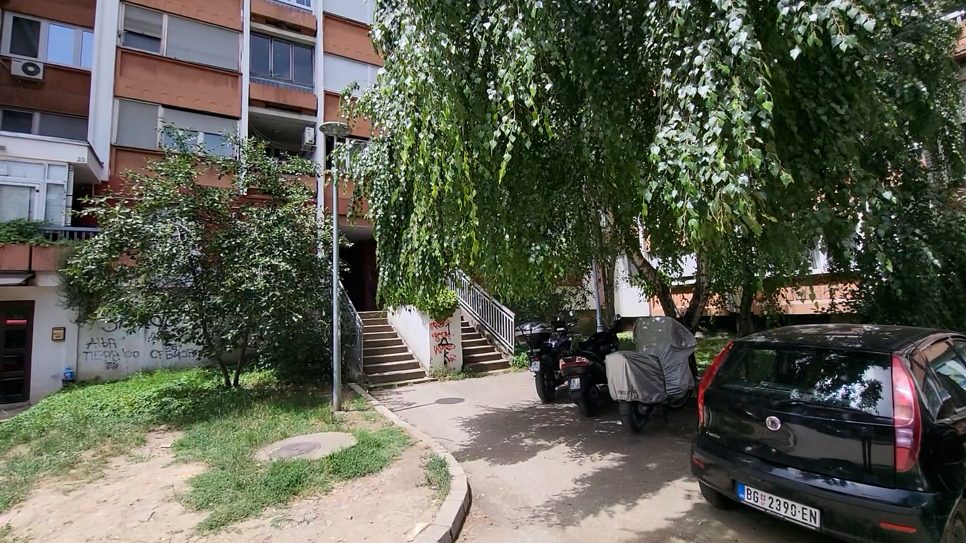 Telo žene pronađeno u stanu, partner priveden: Komšija se oglasio o ...