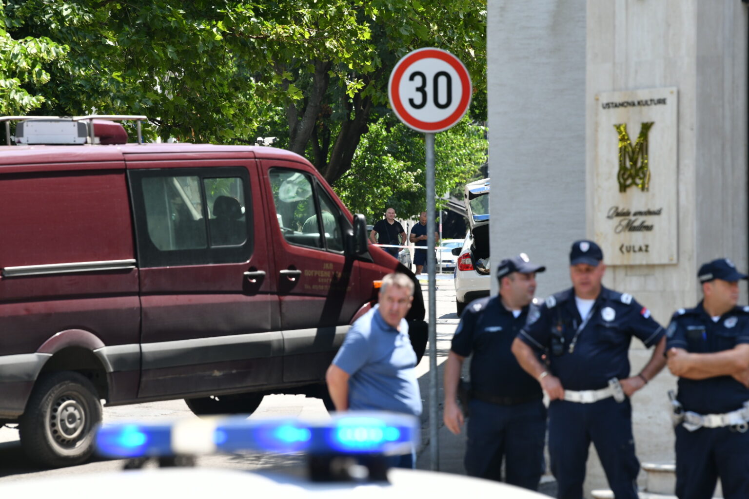 Detalji pucnjave na Dedinju: Ranjen žandarm koji je radio na obezbeđenju ambasade Izraela ...