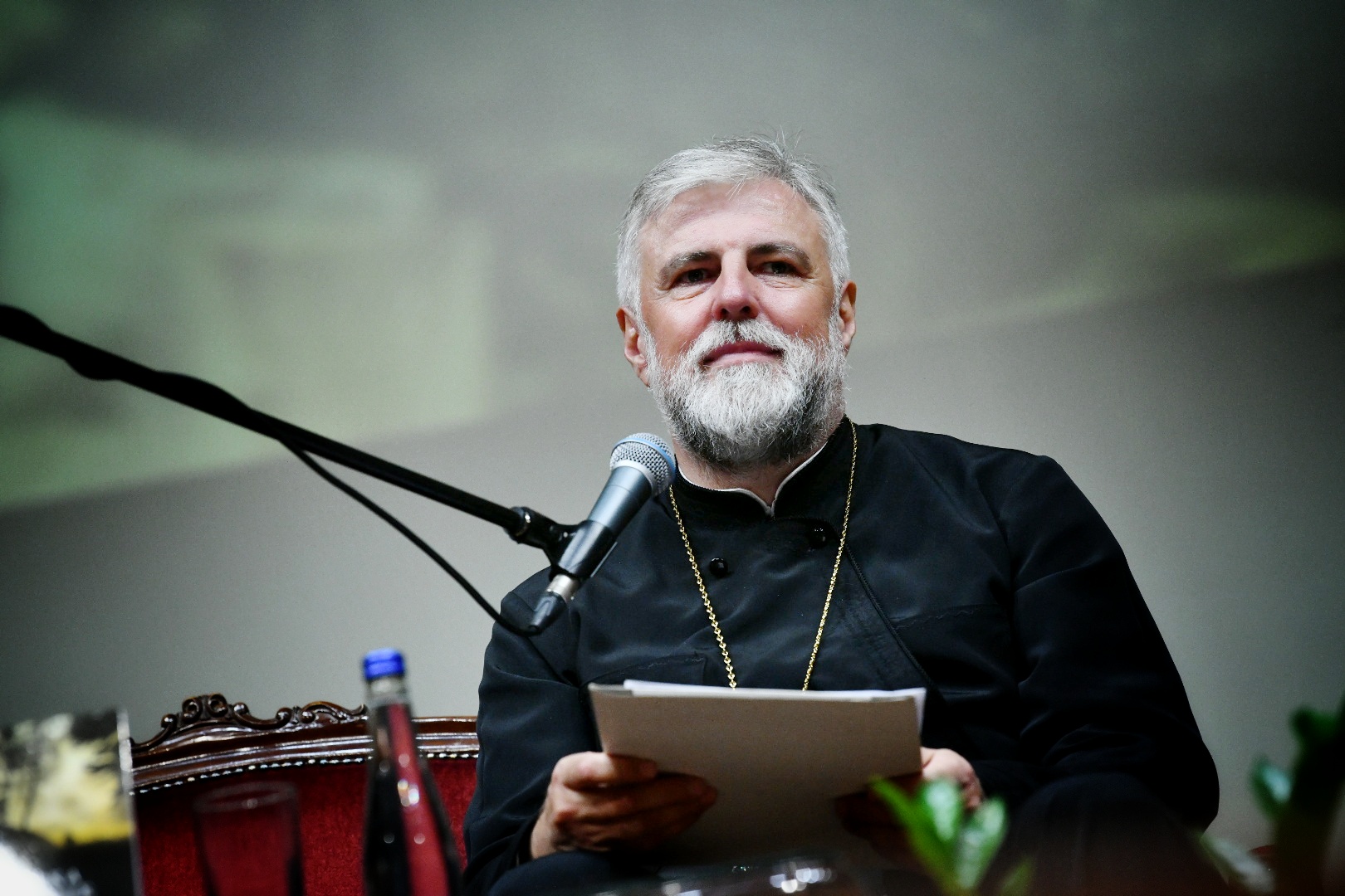 Vladika Grigorije na Kolarcu promovisao knjigu "Stranac u šumi"