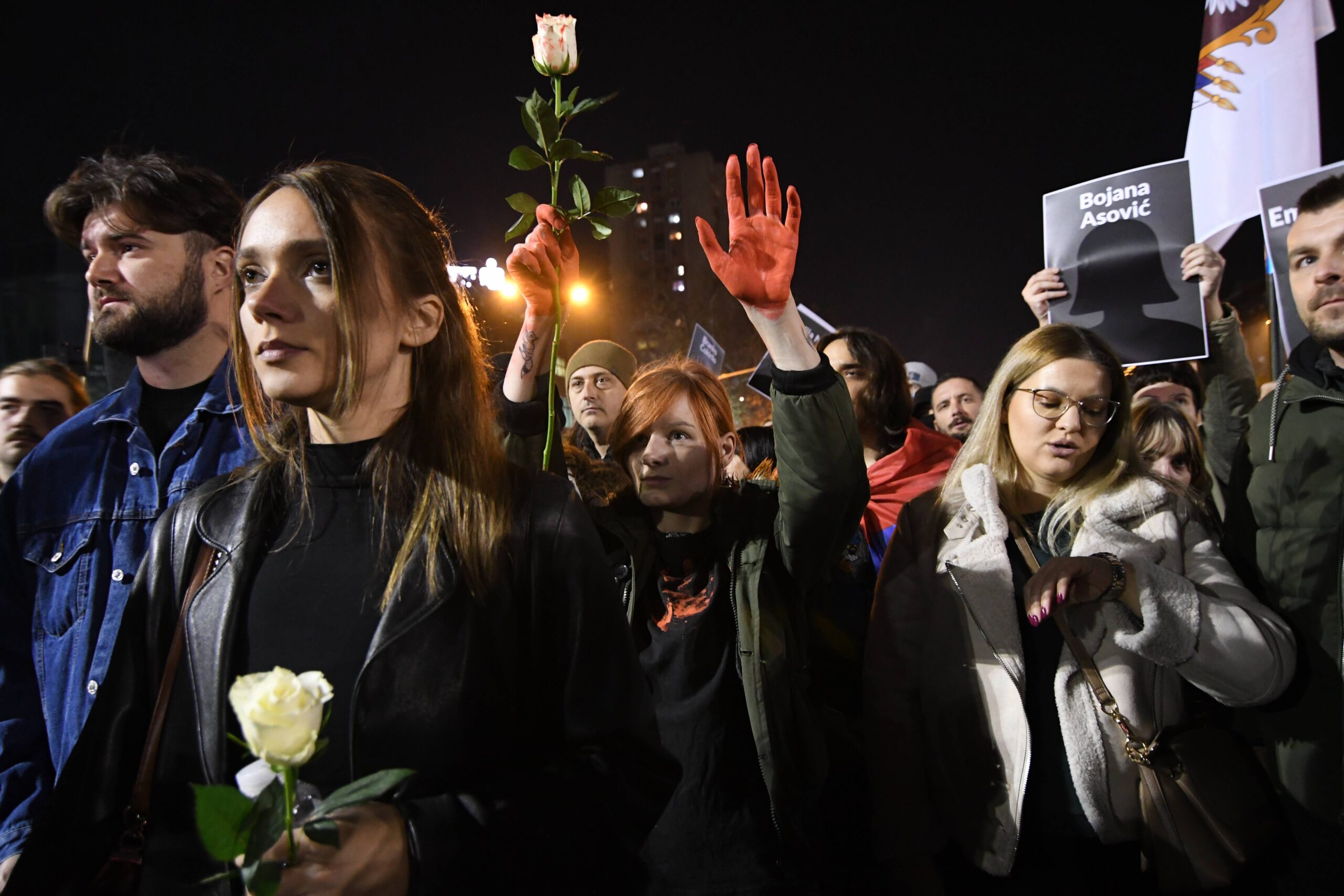 Beli zec je simbol protesta u Novom Sadu