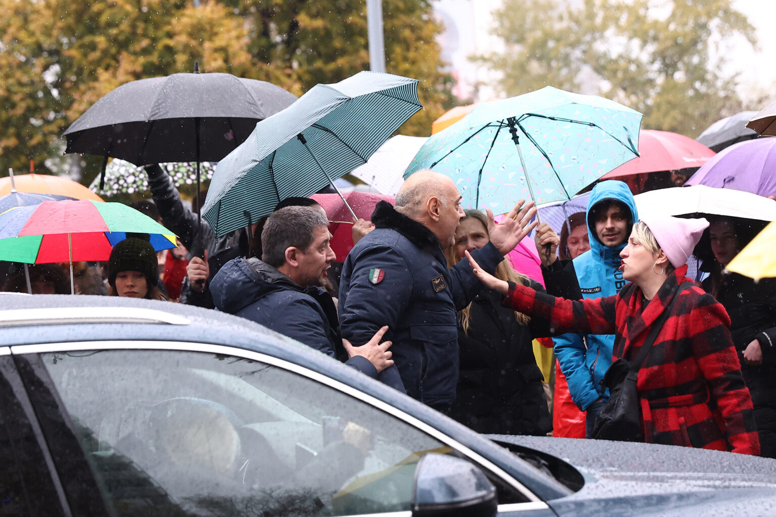 Napad besnih vozača na nedužne studente i profesore FDU