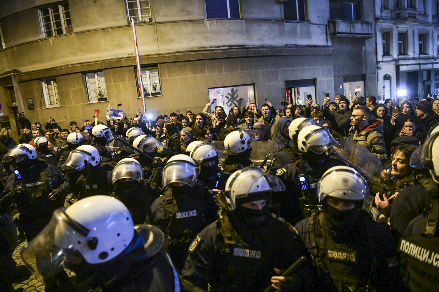 Kako je izlgedala intervencija policije ispred Predsedništva Srbije