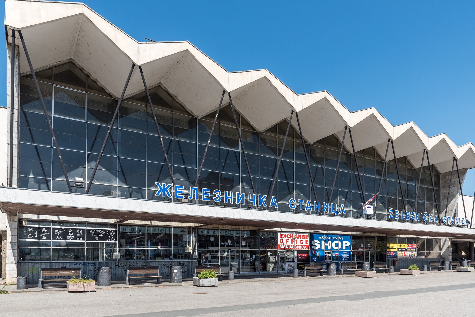 Građevinski dnevnik radova Železničke stanice u Novom Sadu pun rupa: U ...