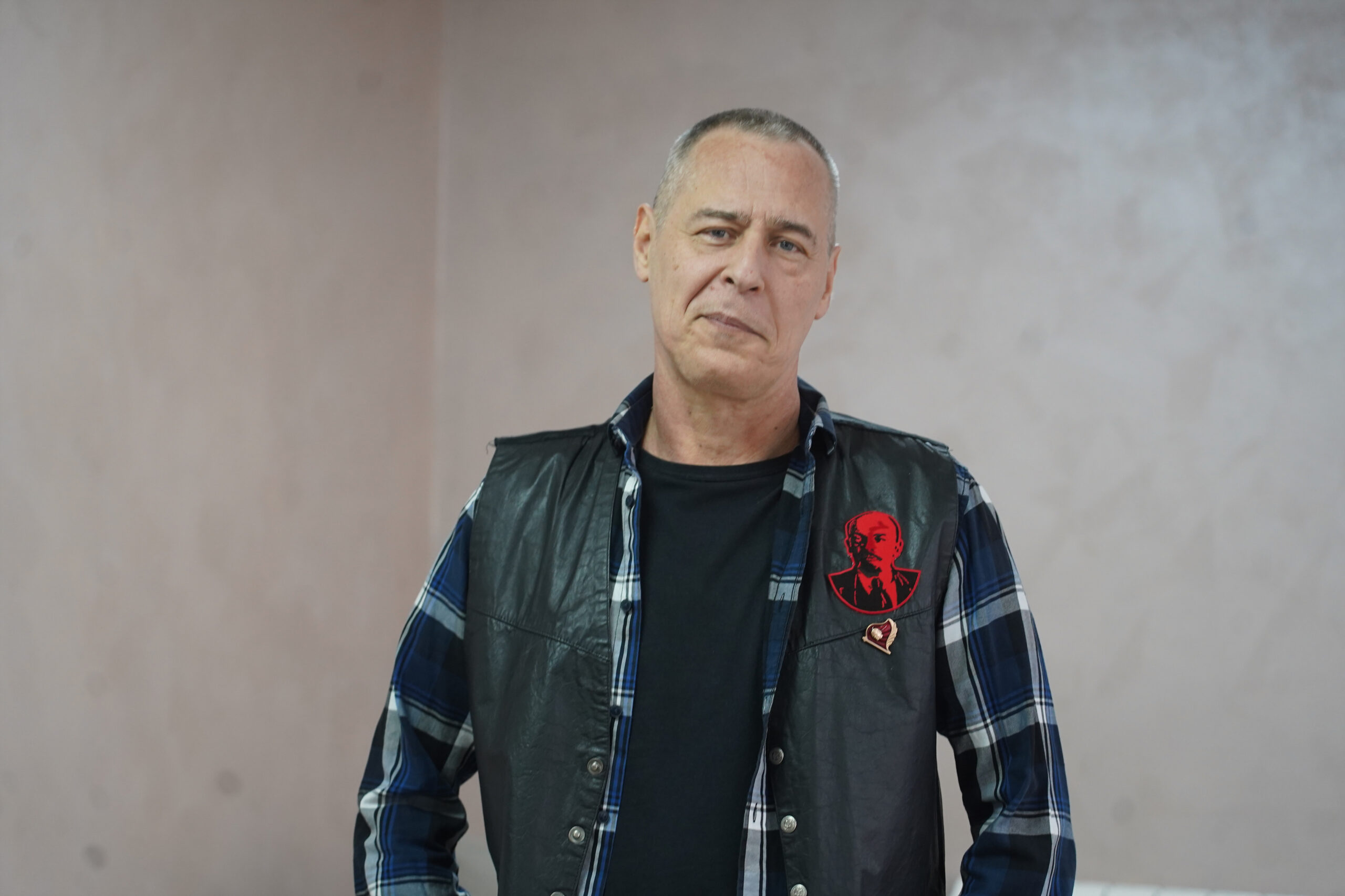 Ko je glumac Darko Tomović?