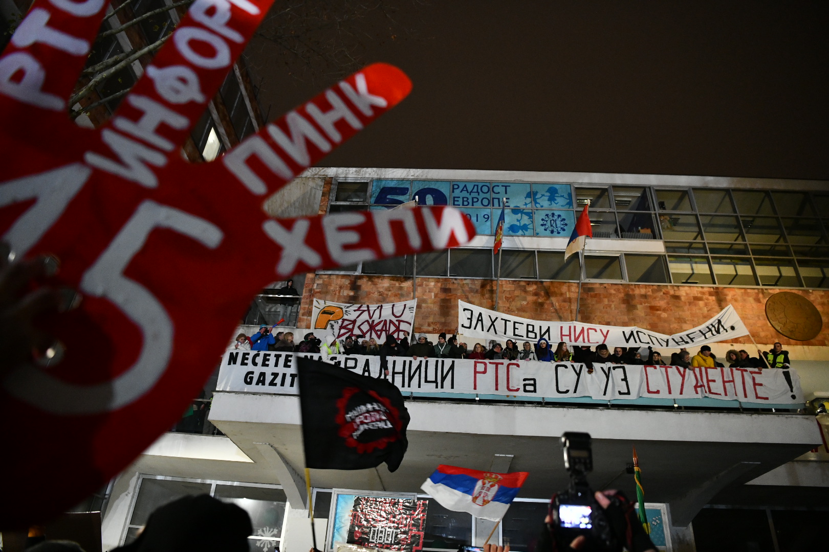 Dan posle SNS (2): Srpski mediji – ima li nam leka?