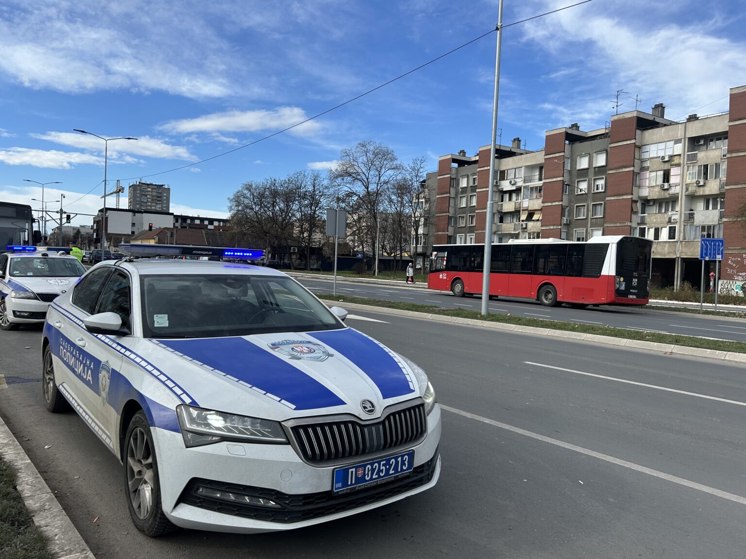 "Dve osobe bile zaglavljene ispod autobusa, vozilo me je promašilo za ...