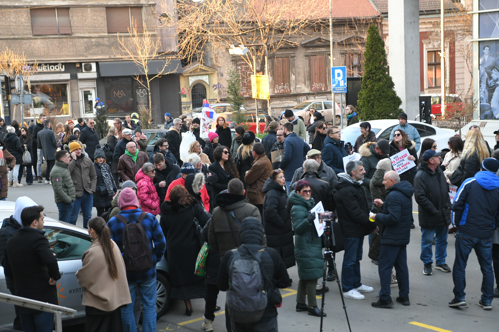 Protest advokata ispred RTS: Tražimo pravovremeno izveštavanje