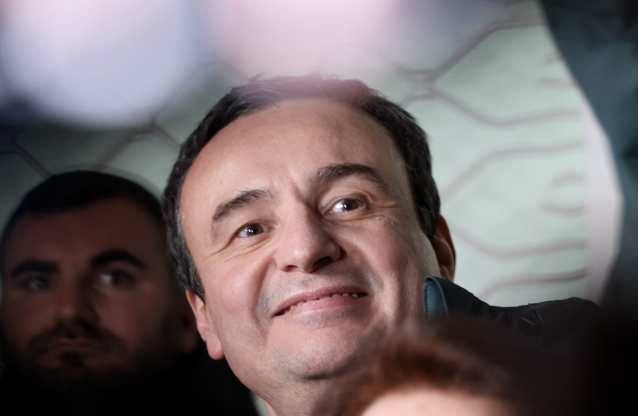 Kurti deli po 100 evra za decu i penzionere četiri dana pred izbore