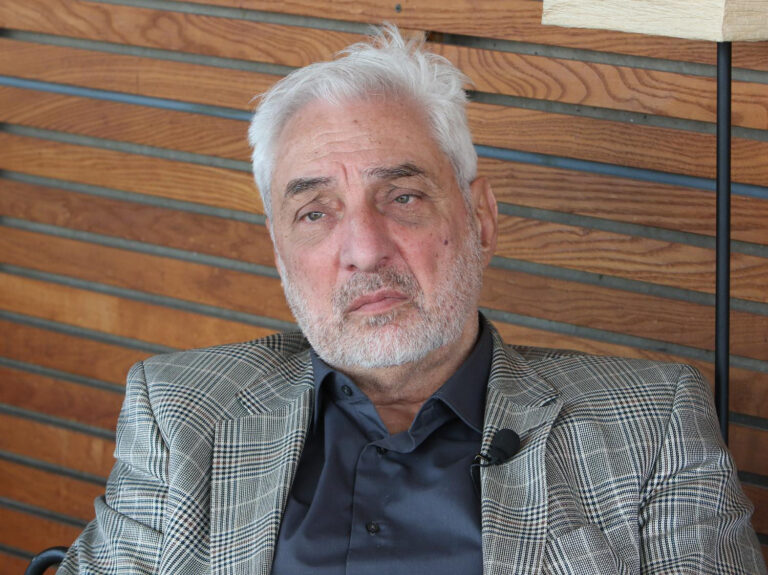 Božo Prelević otkrio koji zvučni top je iskorišćen na protestu