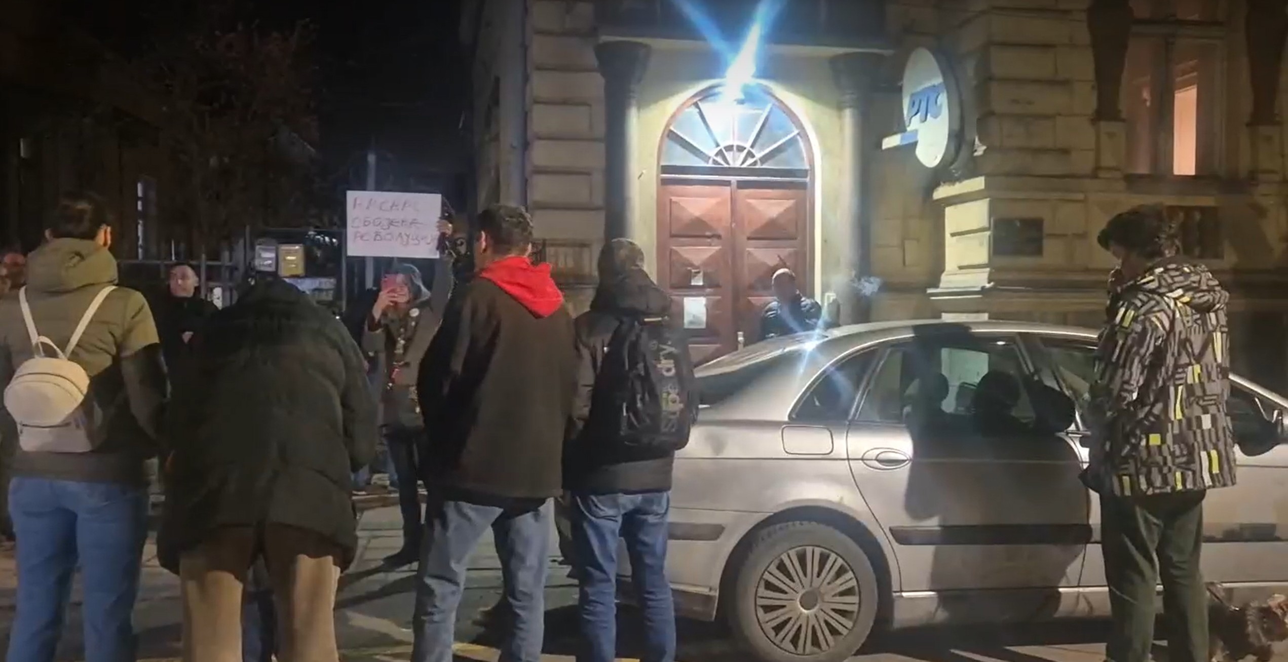 Javno gledanje Dnevnika RTS-a u Nišu: Na temu o uvredi novinarke ...