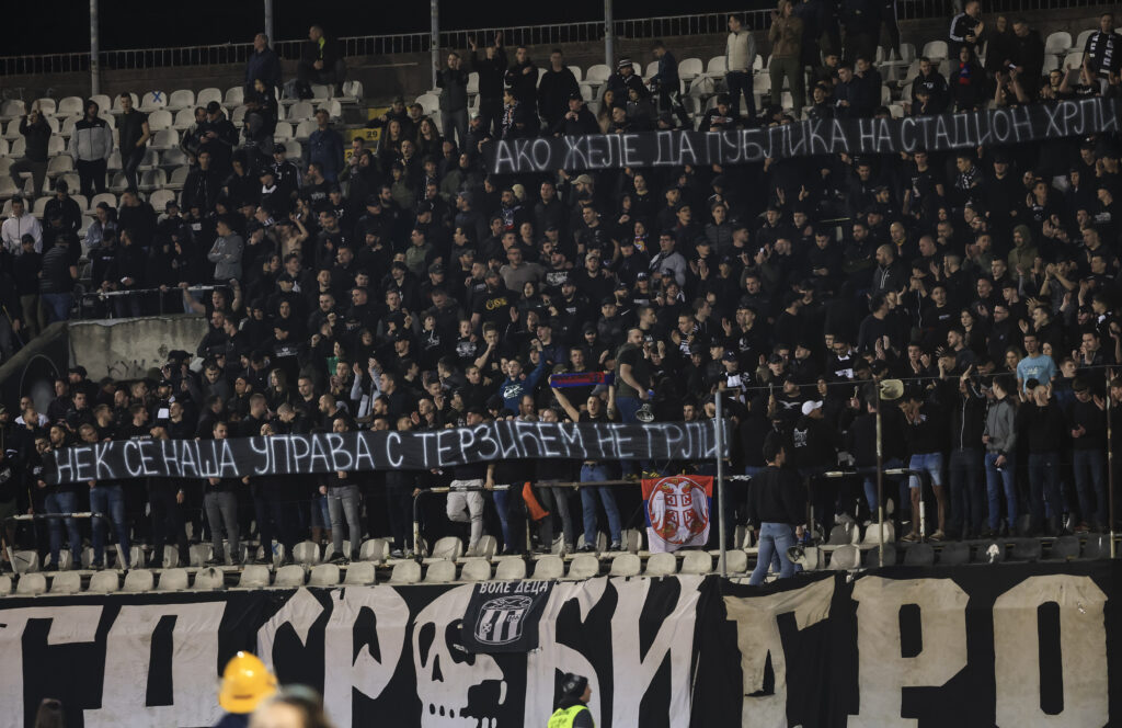 FOTO Oštra poruka navijača Partizana za Mijatovića i čelnike kluba