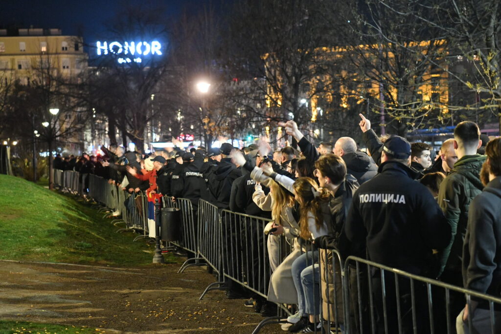 BLOG "Ko ne skače, taj je ćaci" - susret studenata u blokadi i studenata 2.0 kod Pionirskog ...