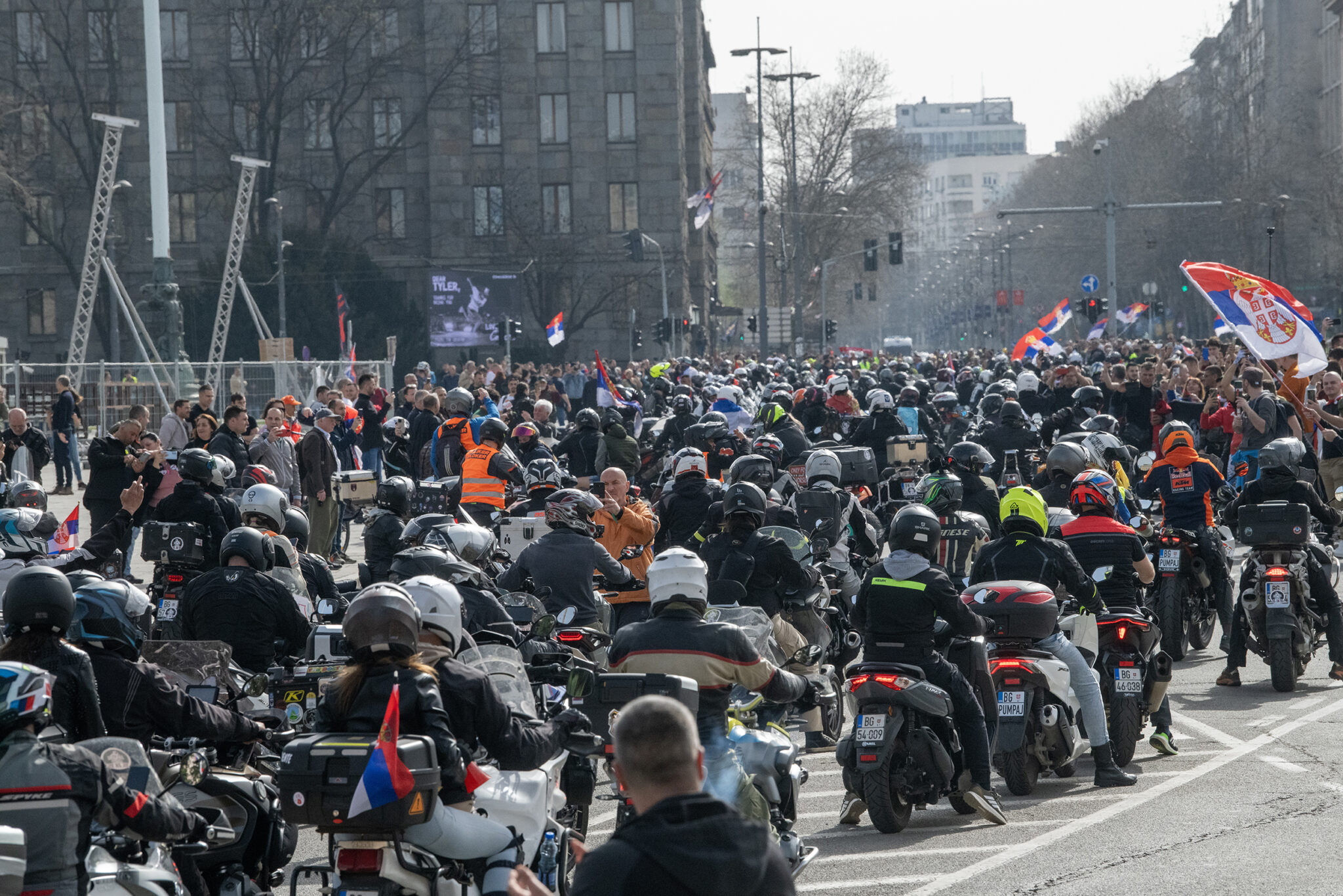 Bajkeri krenuli na studentski protest na Slaviji VIDEO