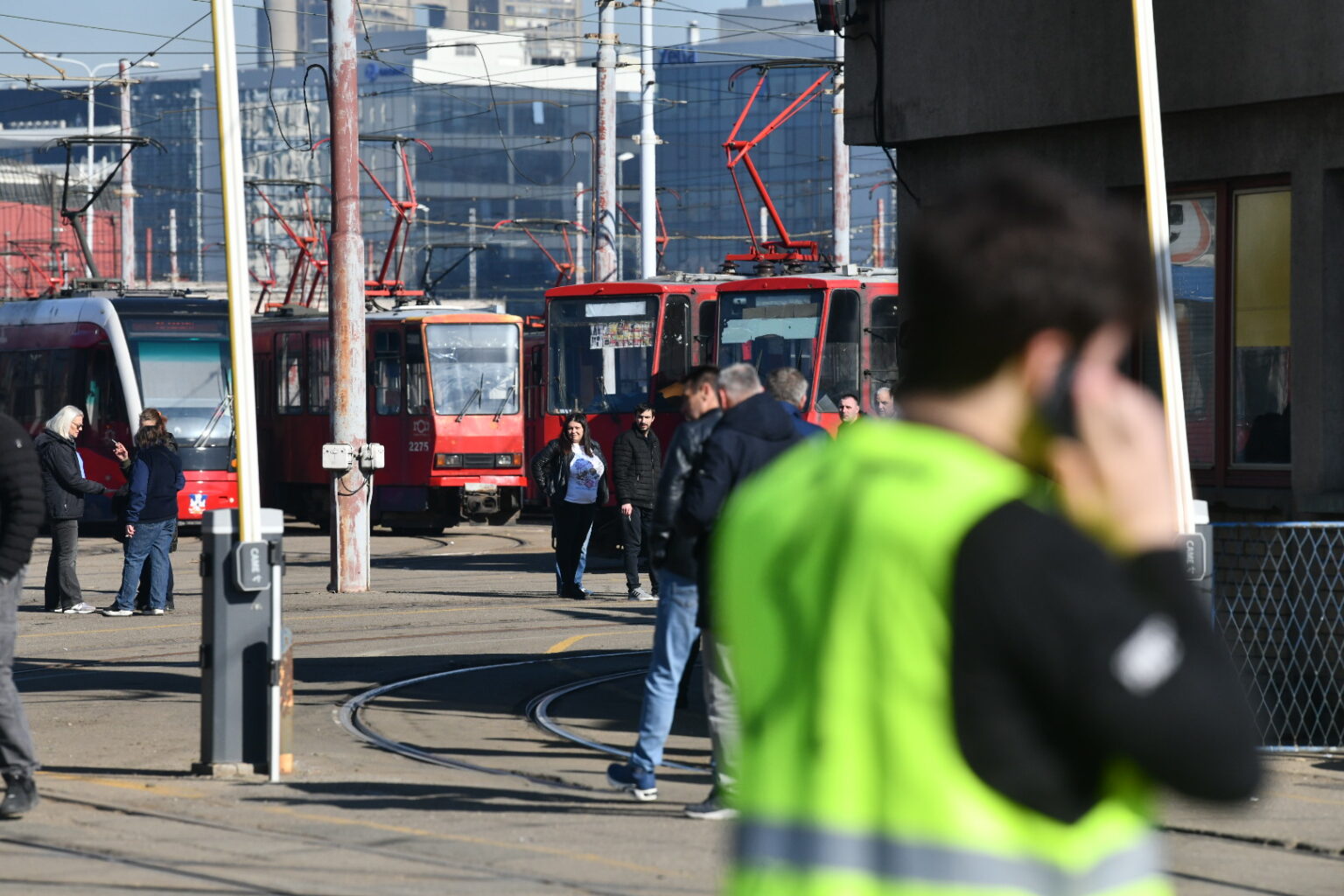 Zbog blokade ne saobraća 150 autobusa i 120 tramvaja, obavešten MUP