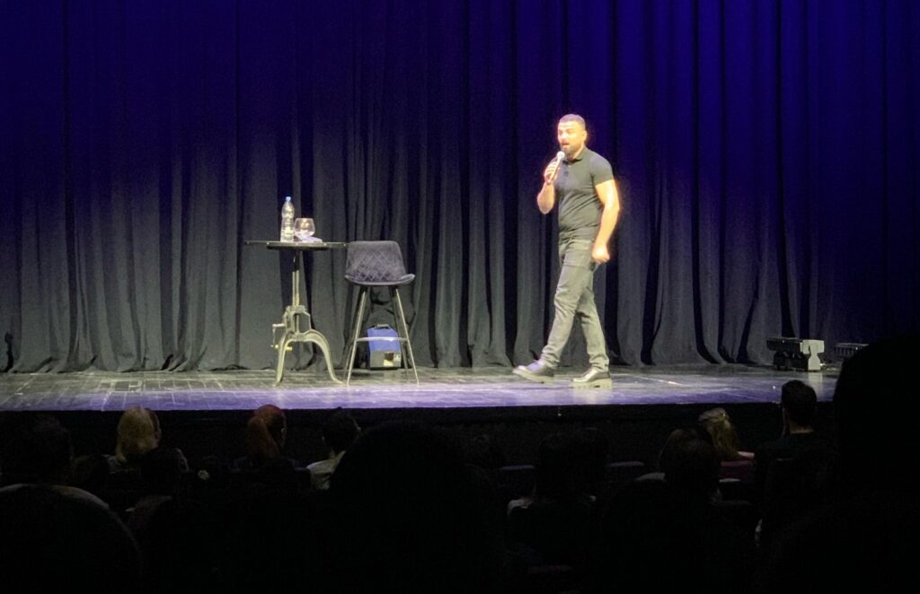 Semir Gicić održao poslednje izvođenje stand up komedije