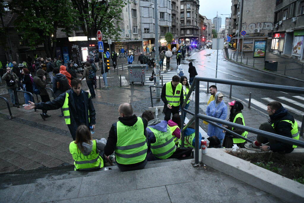 Kakva je atmosfera jutros ispred RTS-a: Blokada ušla u 81. sat, nije bilo jutarnjeg programa ...