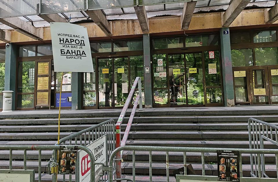 Treći dan blokade suda u Novom Sadu: Građani i studenti na sva četiri ulaza