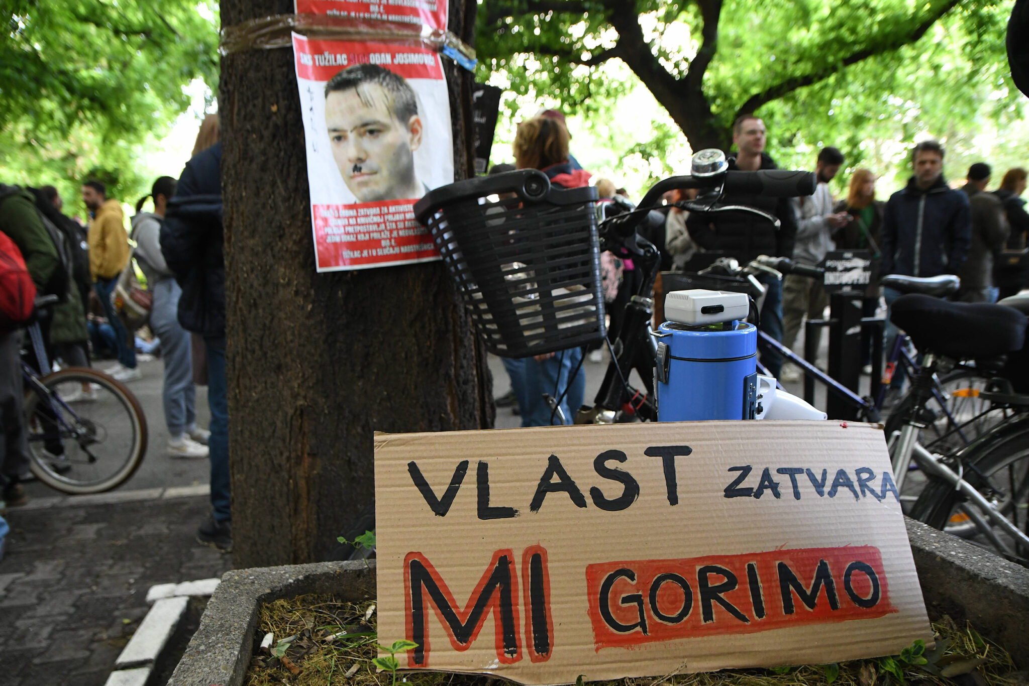 Sud u Novom Sadu produžio pritvor za troje aktivista