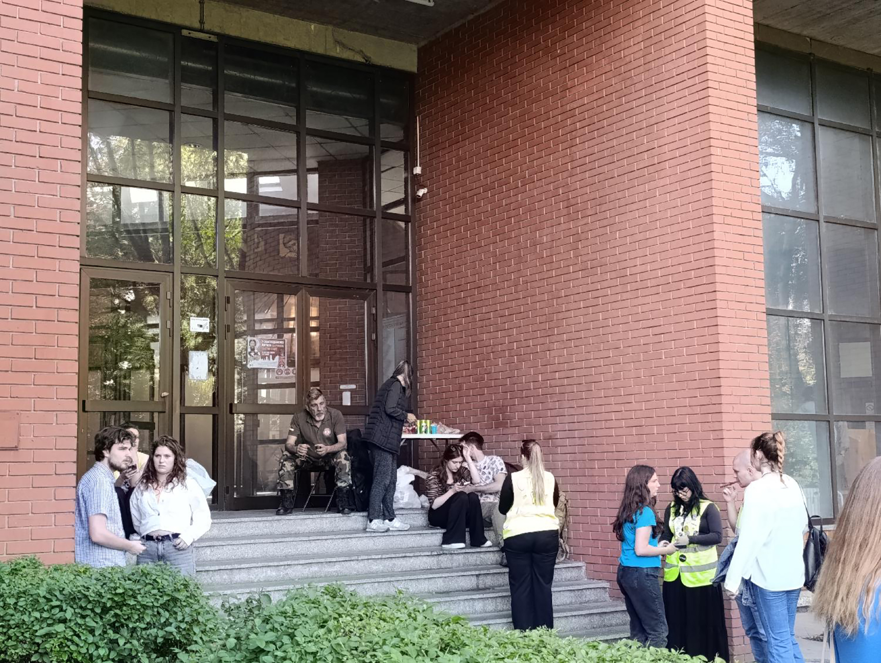 Dekan Bogoslovskog: Ispred fakulteta se nalaze osobe koje nisu ni studenti ni profesori