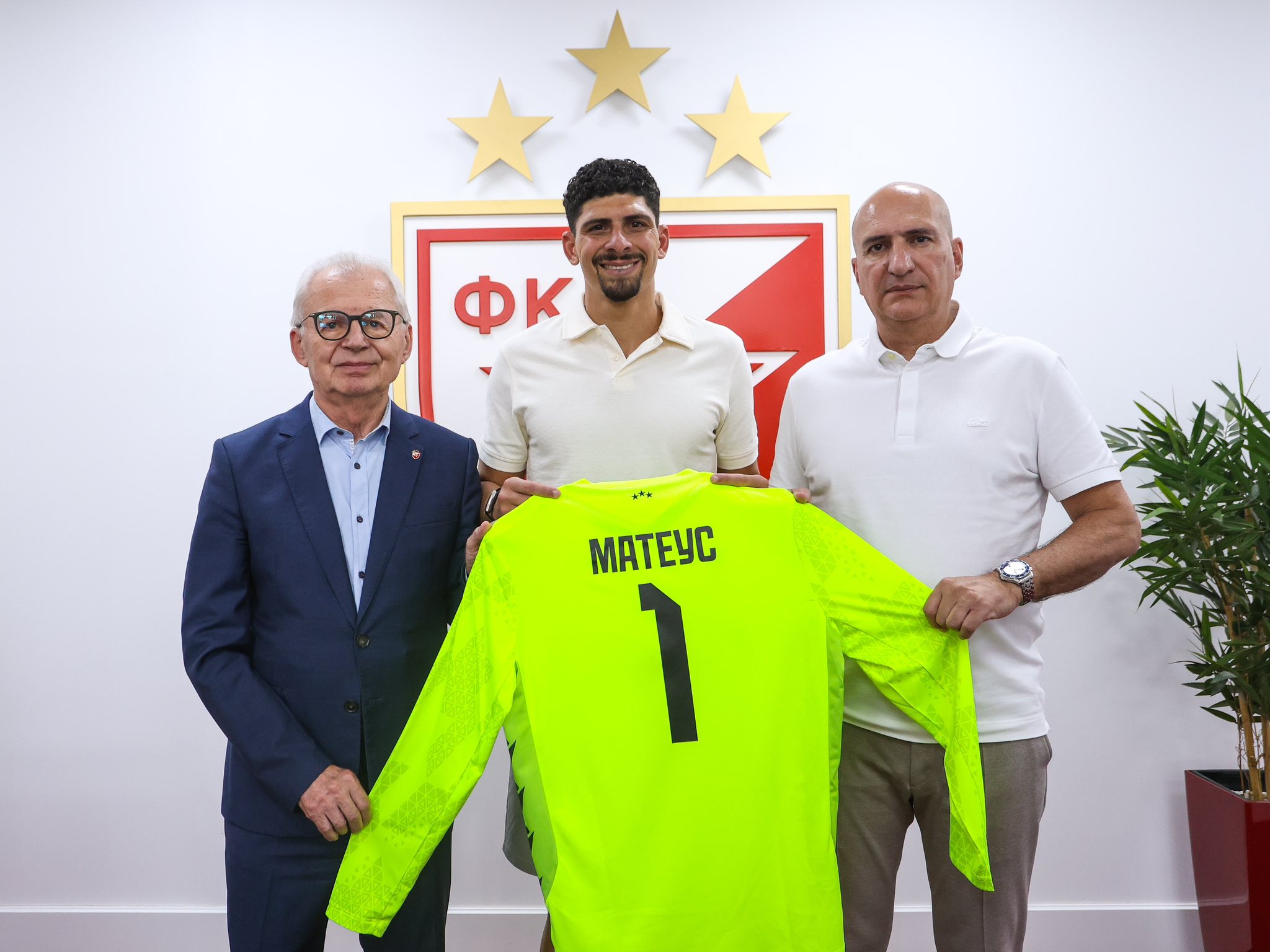 Zvanično: Zvezda predstavila novog golmana
