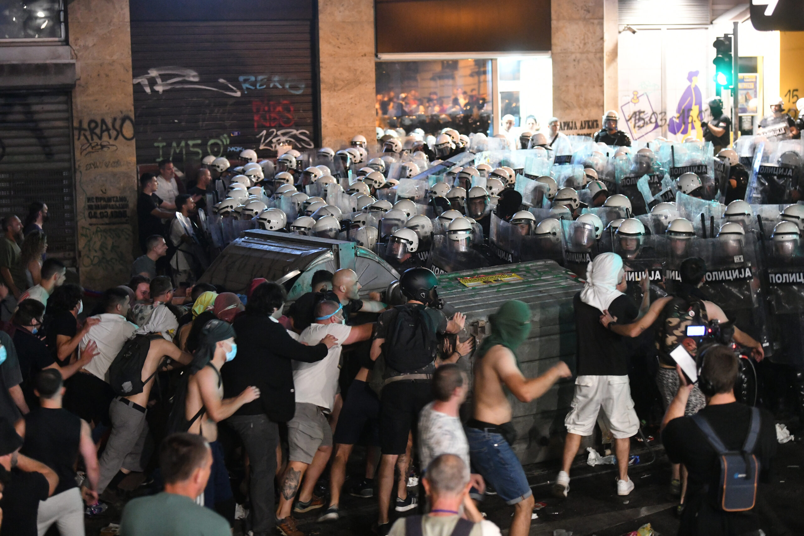 Student FTN-a teško povređen na protestu: „Žandarm istrčao iz kordona i ...