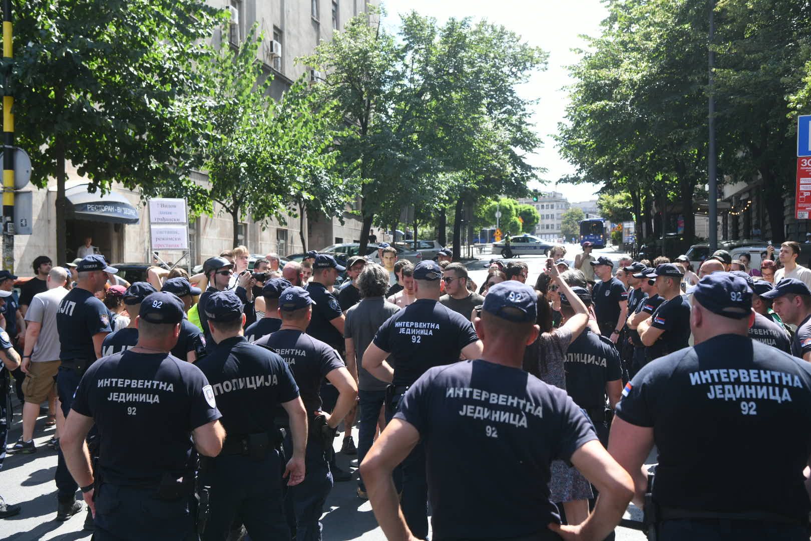 Interventna na uglu Ustaničke i Vojislava Ilića: Nova taktika policije ...