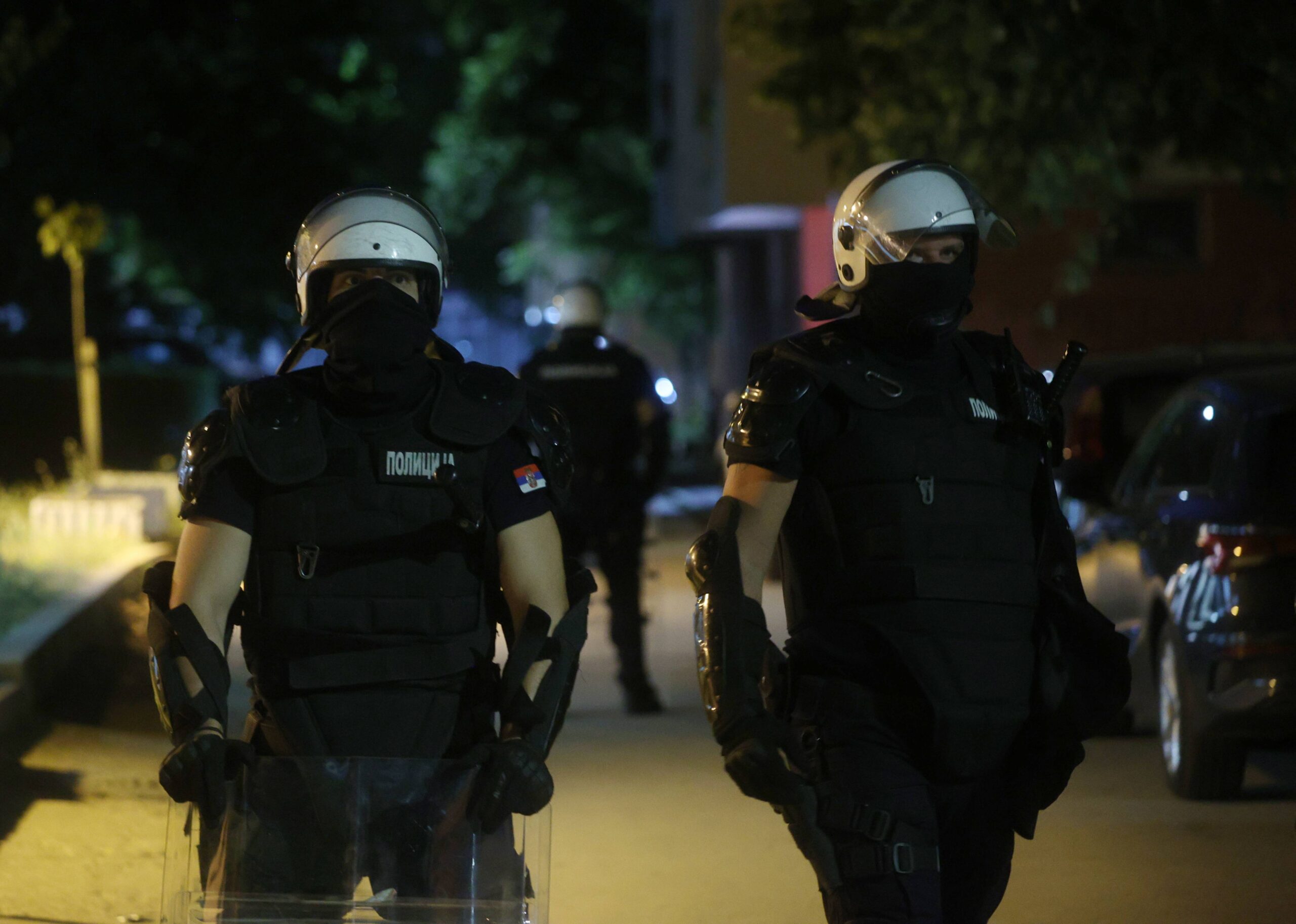 Večeras uhapšeno pet srednjoškolaca, broj privedenih raste