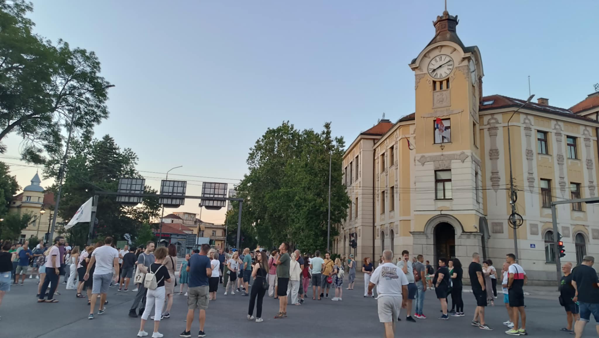 Širom Srbije nastavak blokada: Zemunci i dalje na ulici, za večeras ...