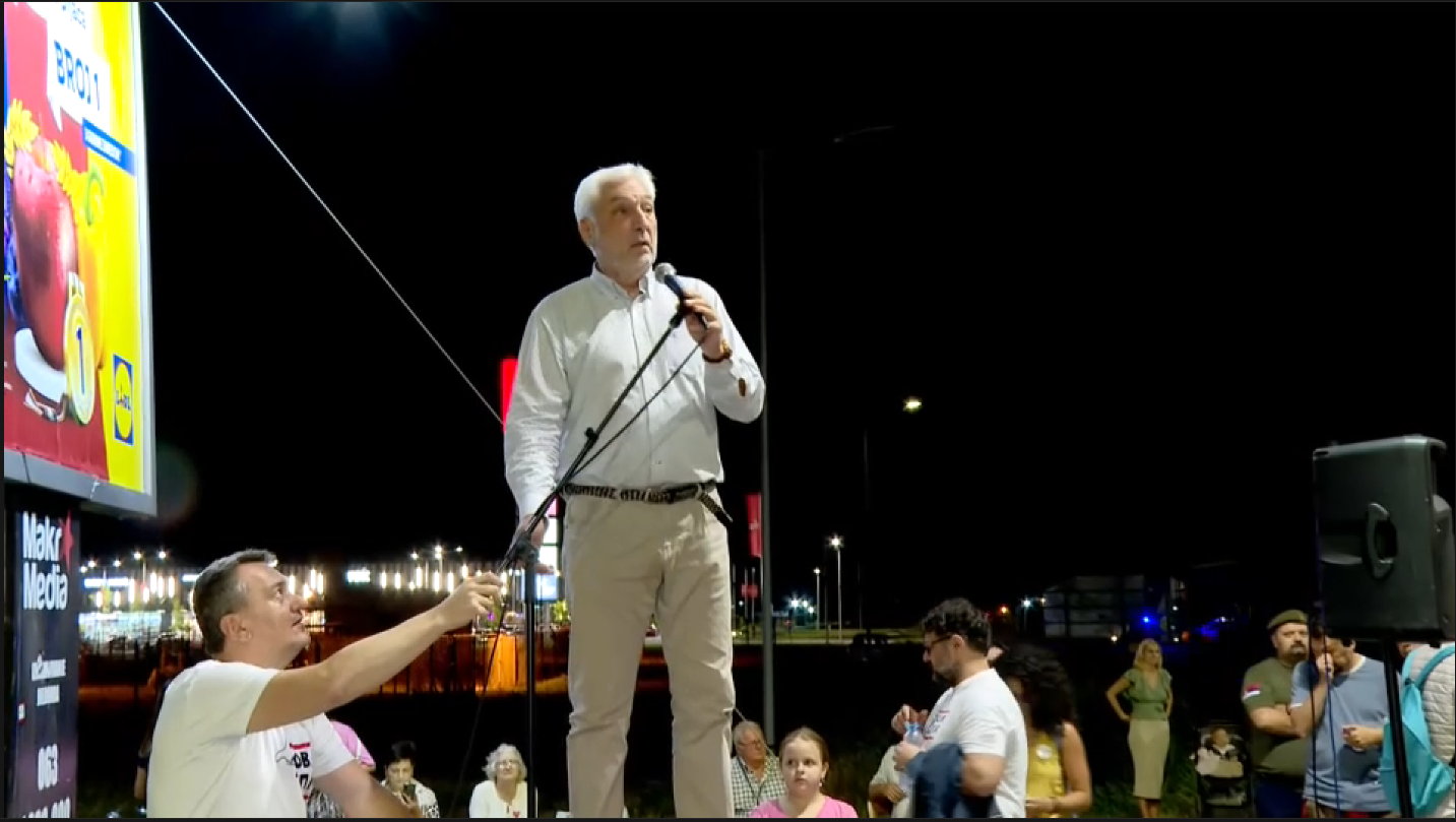 Božo Prelević na skupu u Novoj Pazovi