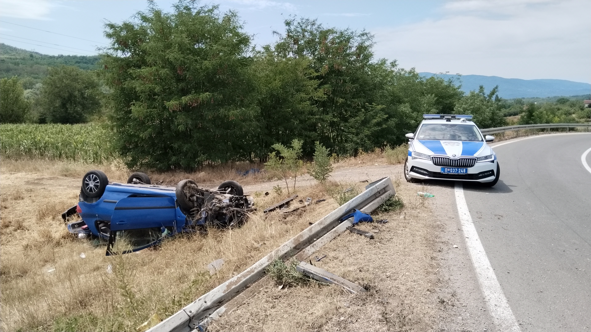 Teška nesreća kod Niša, automobil završio na krovu: Povređeno četvoro, među njima i beba FOTO