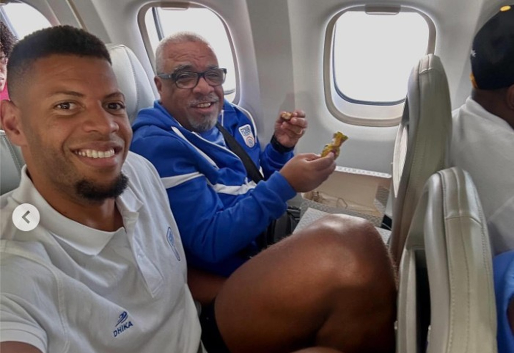 FOTO Realova zvezda jedva sela na svoje mesto u avionu, slike postale hit