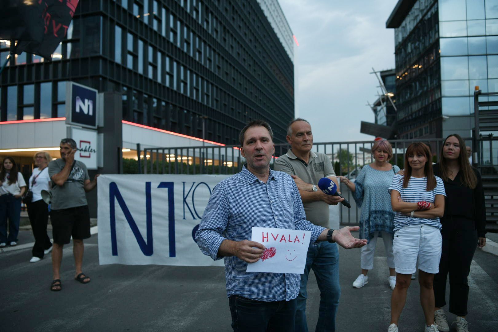 Igor Božić zahvalio građanima na podršci: Novinari N1 nastavljaju da ...