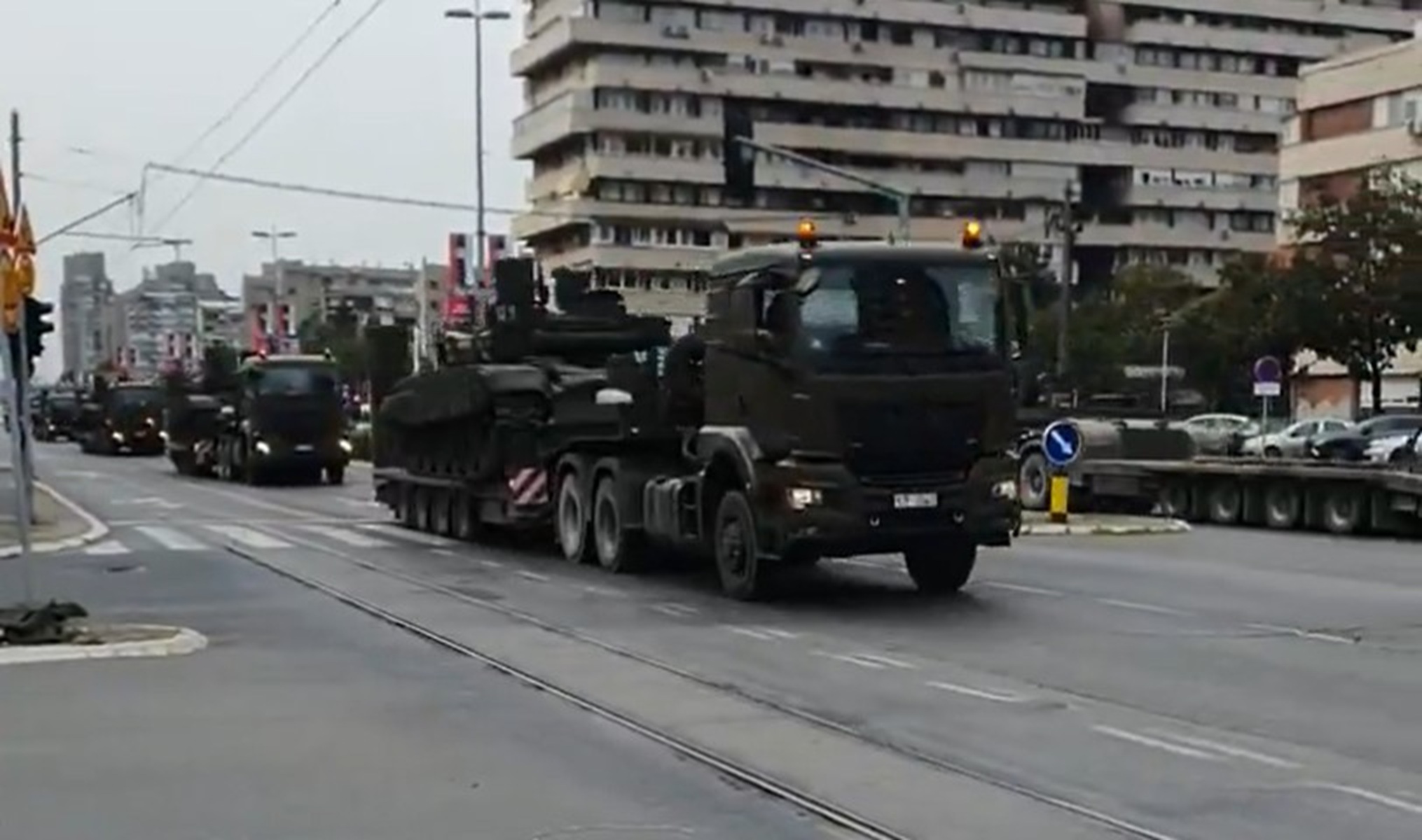 Primećeni tenkovi na kamionima na beogradskim ulicama: Oglasilo se ...