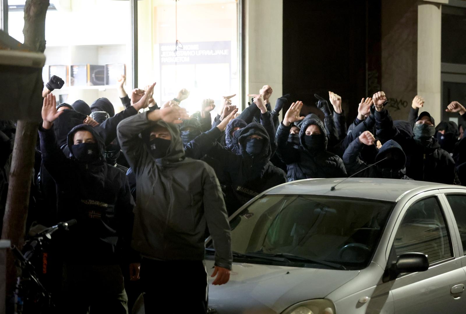 Skandal u centru Zagreba: Na Dane srpske kulture stigli maskirani muškarci sa kapuljačama ...